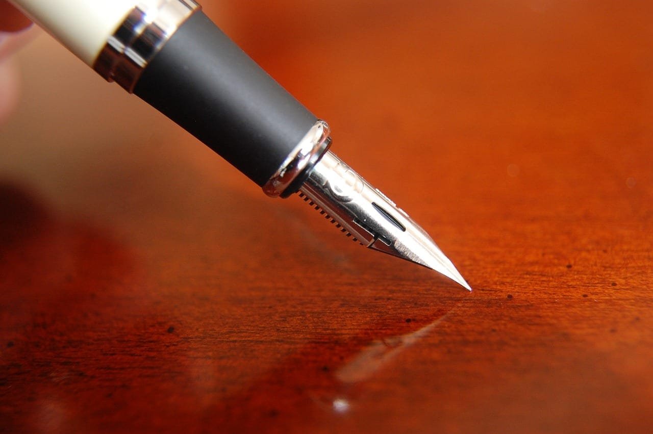 How to fill a calligraphy pen the right way | The Serif
